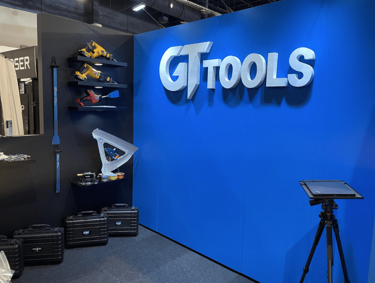 Hard wall trade show displays for tools and heavy products